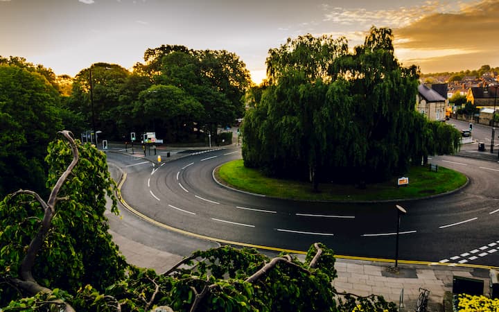 Las Claves sobre Cómo se debe Circular en una Rotonda | Carglass