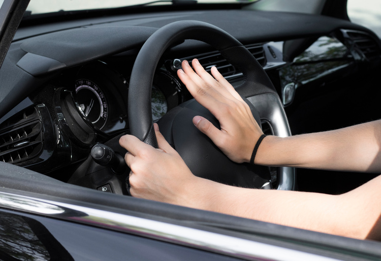 Claxon del Coche: ¿Cómo Utilizarlo Correctamente? | Carglass®