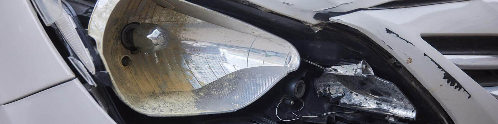 ¿Se puede poner un Plástico en un Faro Roto? | Carglass®