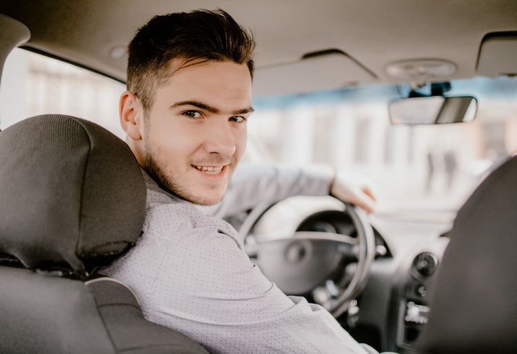 Consejos esenciales de mantenimiento para el conductor novel